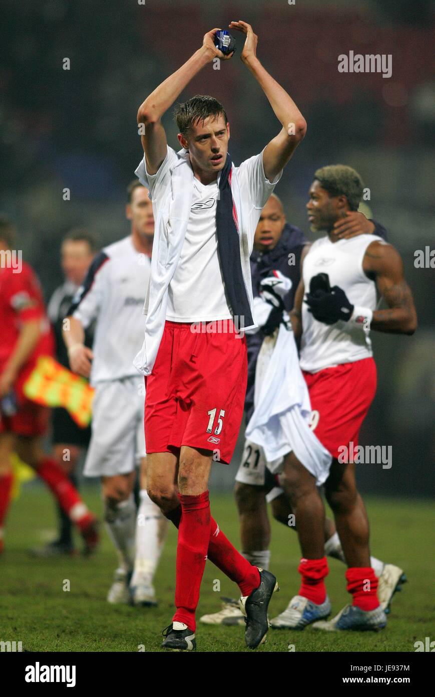 PETER CROUCH LIVERPOOL FC REEBOK STADIUM BOLTON ENGLAND 02 January 2006 ...