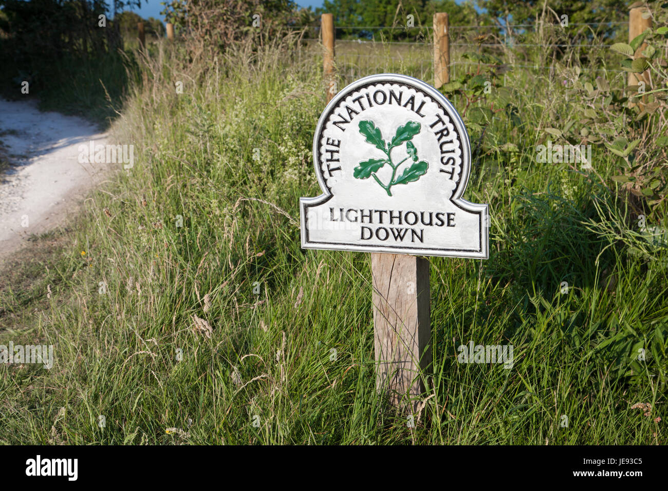 National trust signpost hi-res stock photography and images - Alamy