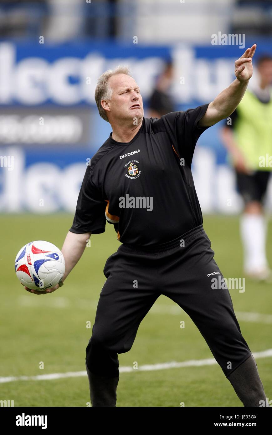 KEVIN BLACKWELL LUTON TOWN FC MANAGER KENILWORTH RD LUTON ENGLAND 06 ...