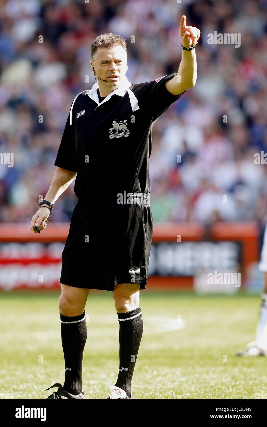 Football referee mark halsey hi-res stock photography and images - Alamy