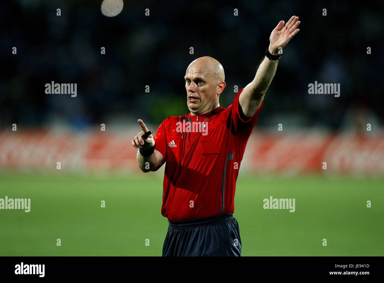 Referee Tom Ovrebo High Resolution Stock Photography and Images - Alamy