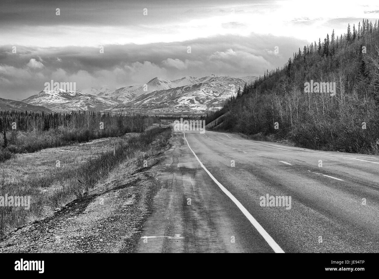 Road in alaska Black and White Stock Photos & Images - Alamy