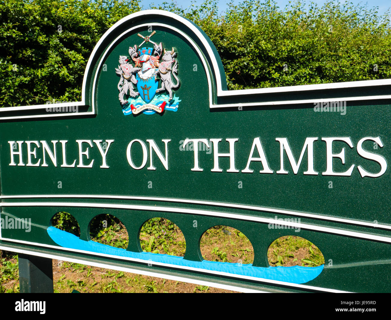 Henley sign hi-res stock photography and images - Alamy