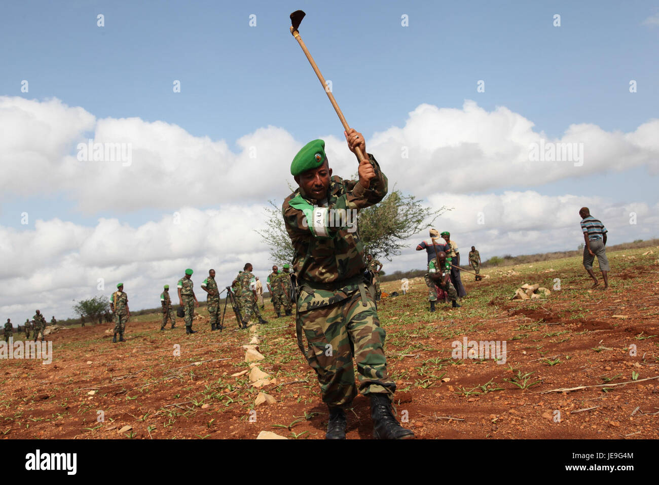 The Ethiopian National Defense Force (ENDF) supports local farmers in ...