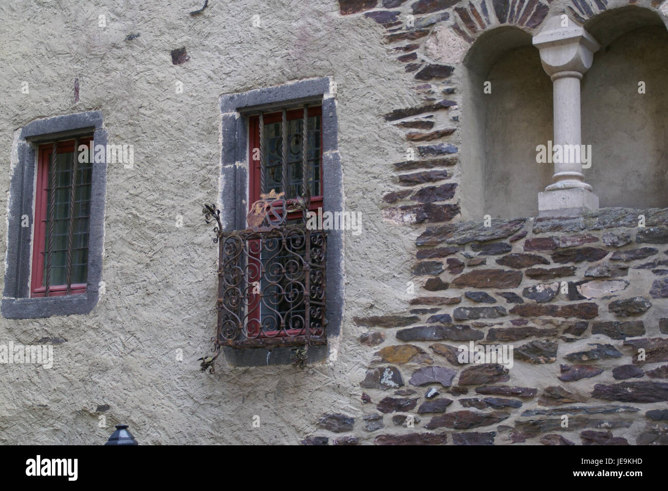 2014.06.21.130926 Burg Eltz Stock Photo - Alamy
