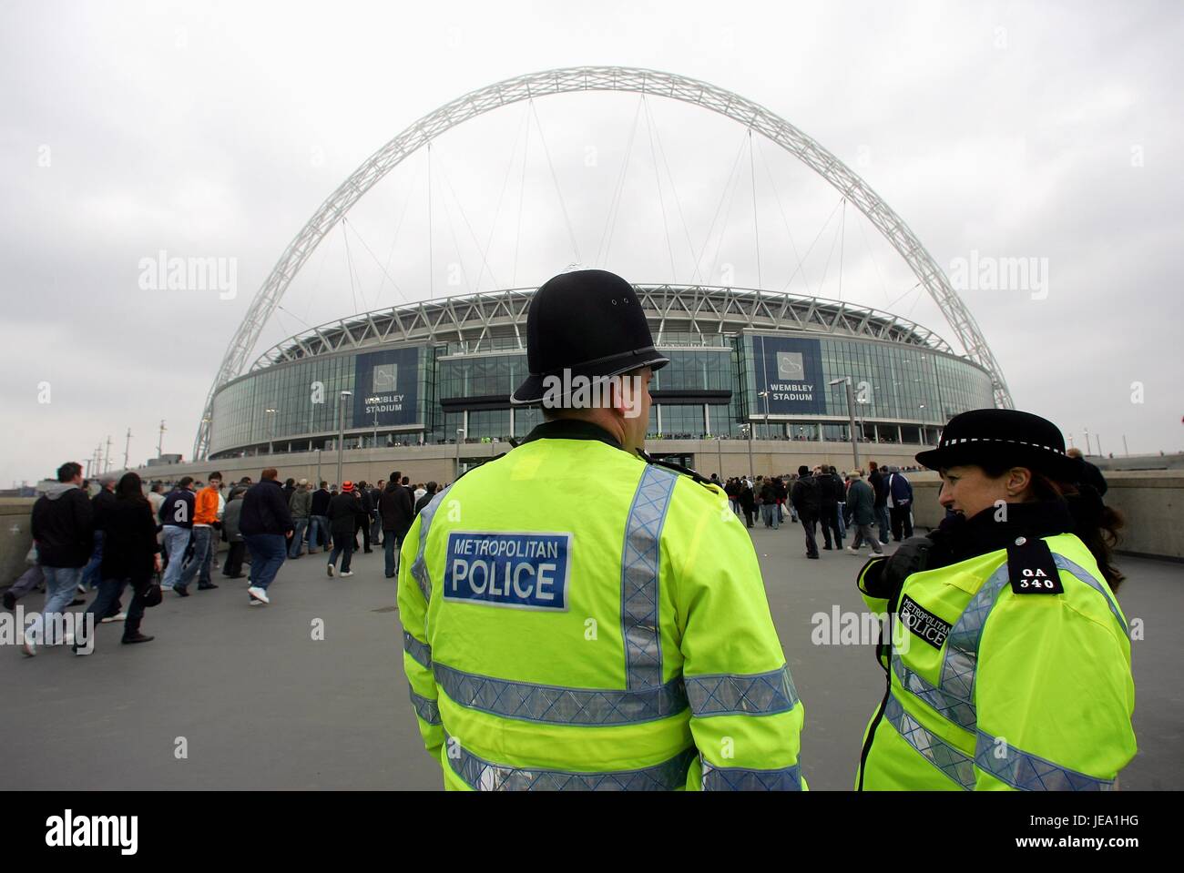 Police at football stadium hi-res stock photography and images - Alamy