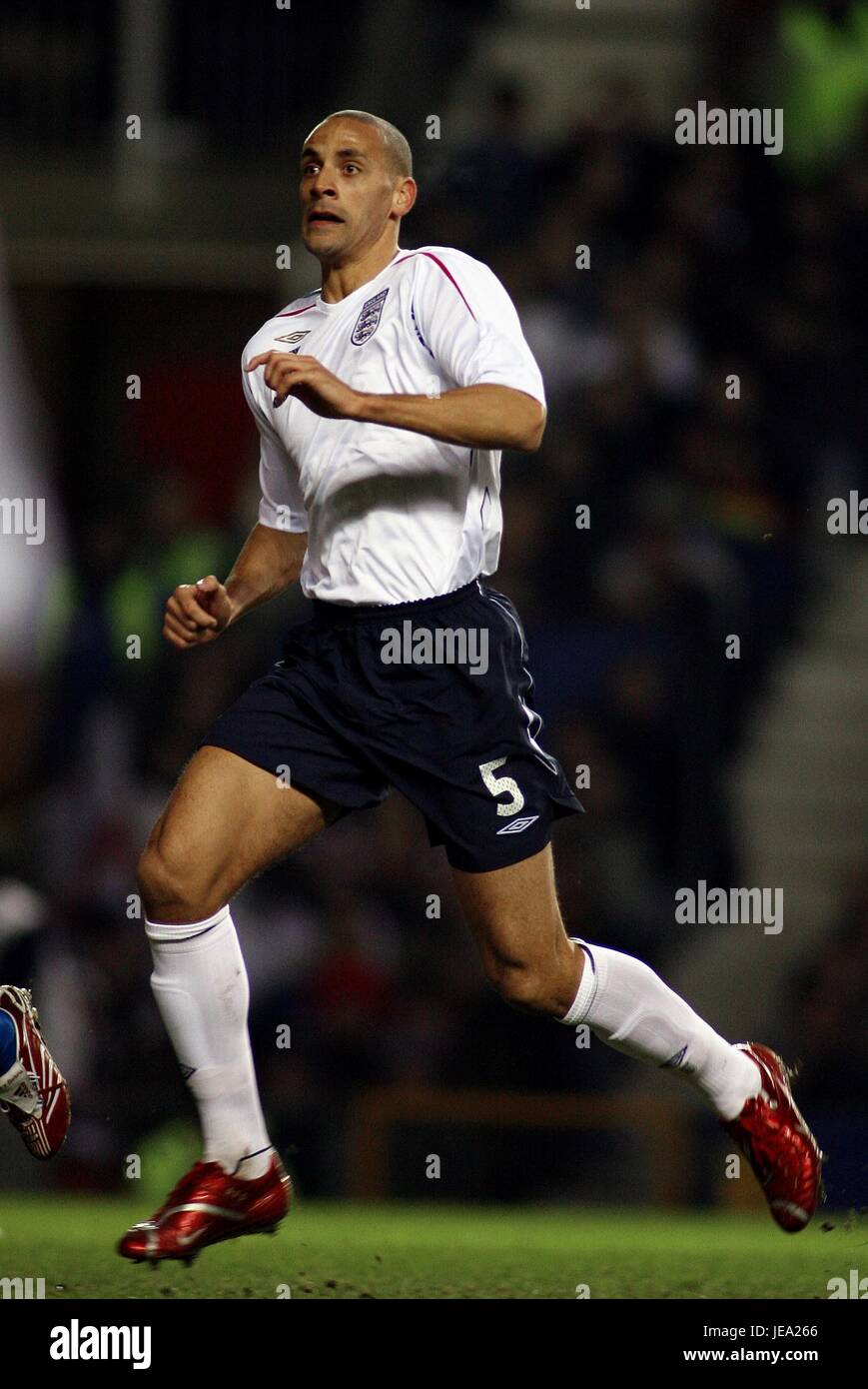 RIO FERDINAND ENGLAND & MANCHESTER UNITED FC OLD TRAFFORD MANCESTER ...