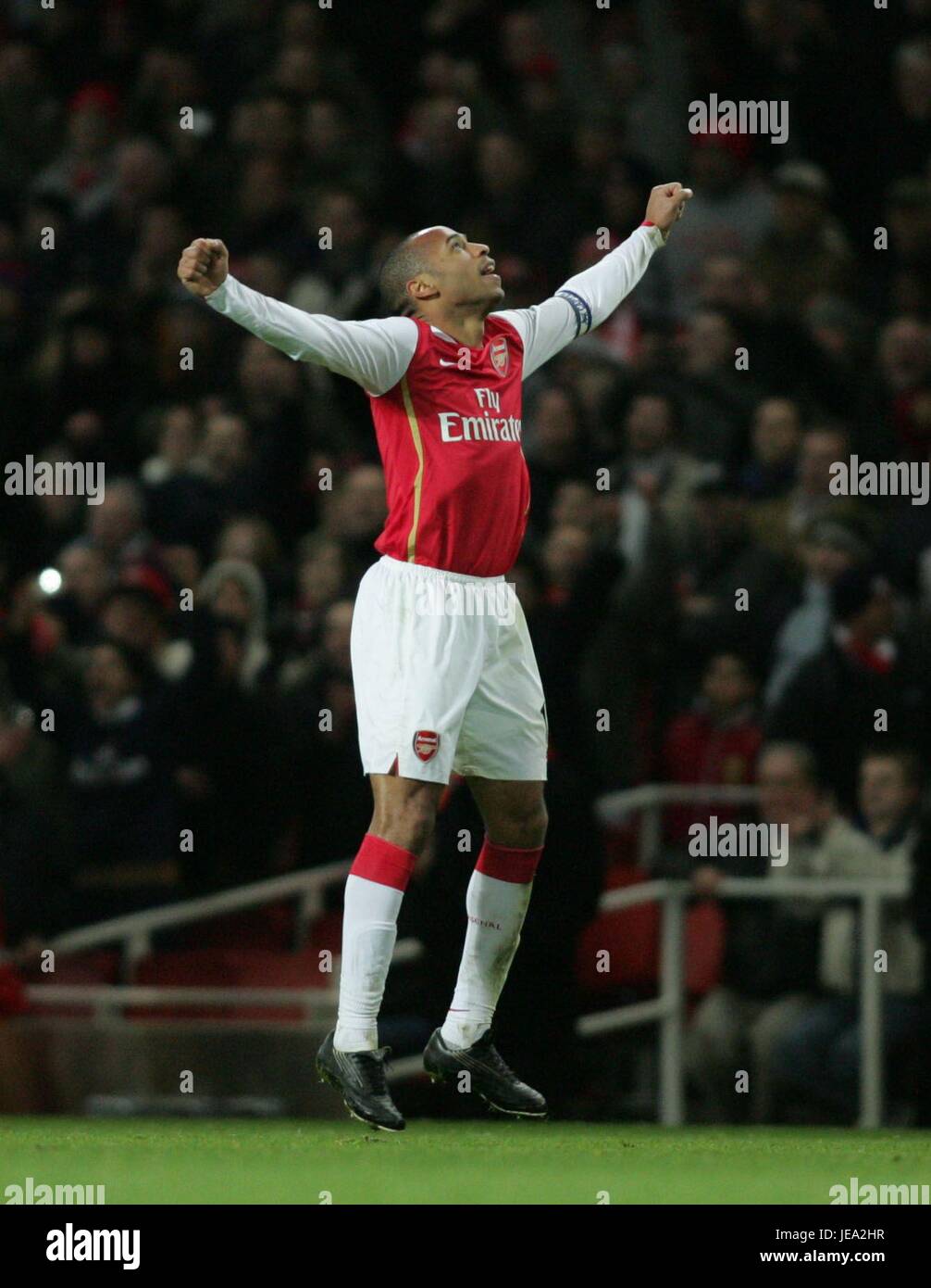 Arsenal thierry henry celebrates hi-res stock photography and images ...