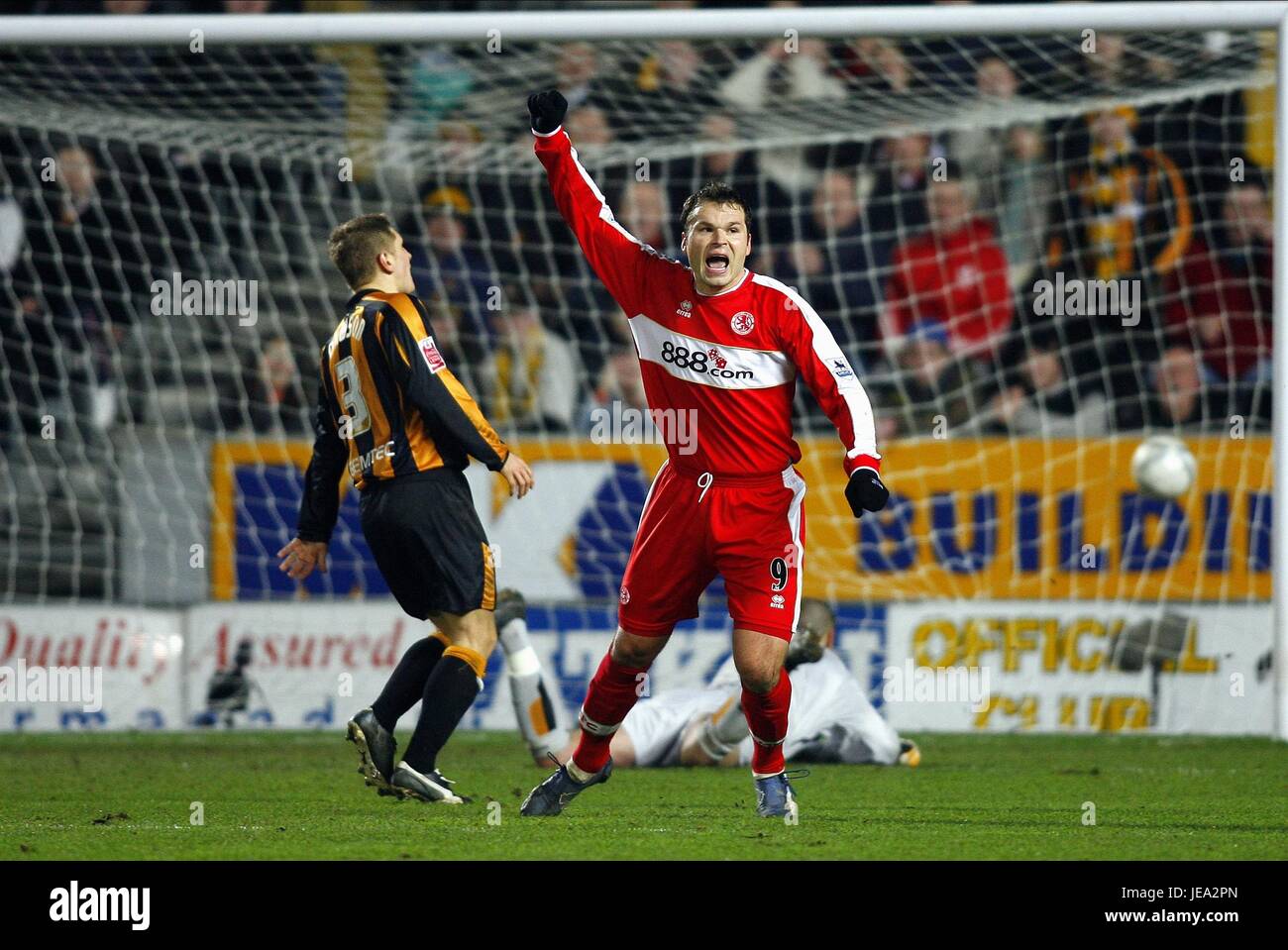 MARK VIDUKA SCORES HULL CITY V MIDDLESBROUGH KC STADIUM HULL ENGLAND 06 ...