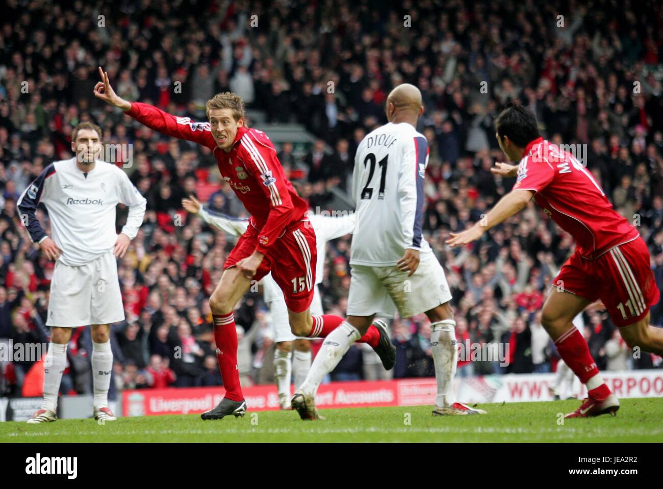 PETER CROUCH CELEBRATES LIVERPOOL V BOLTON ANFIELD LIVERPOOL ENGLAND 01 ...