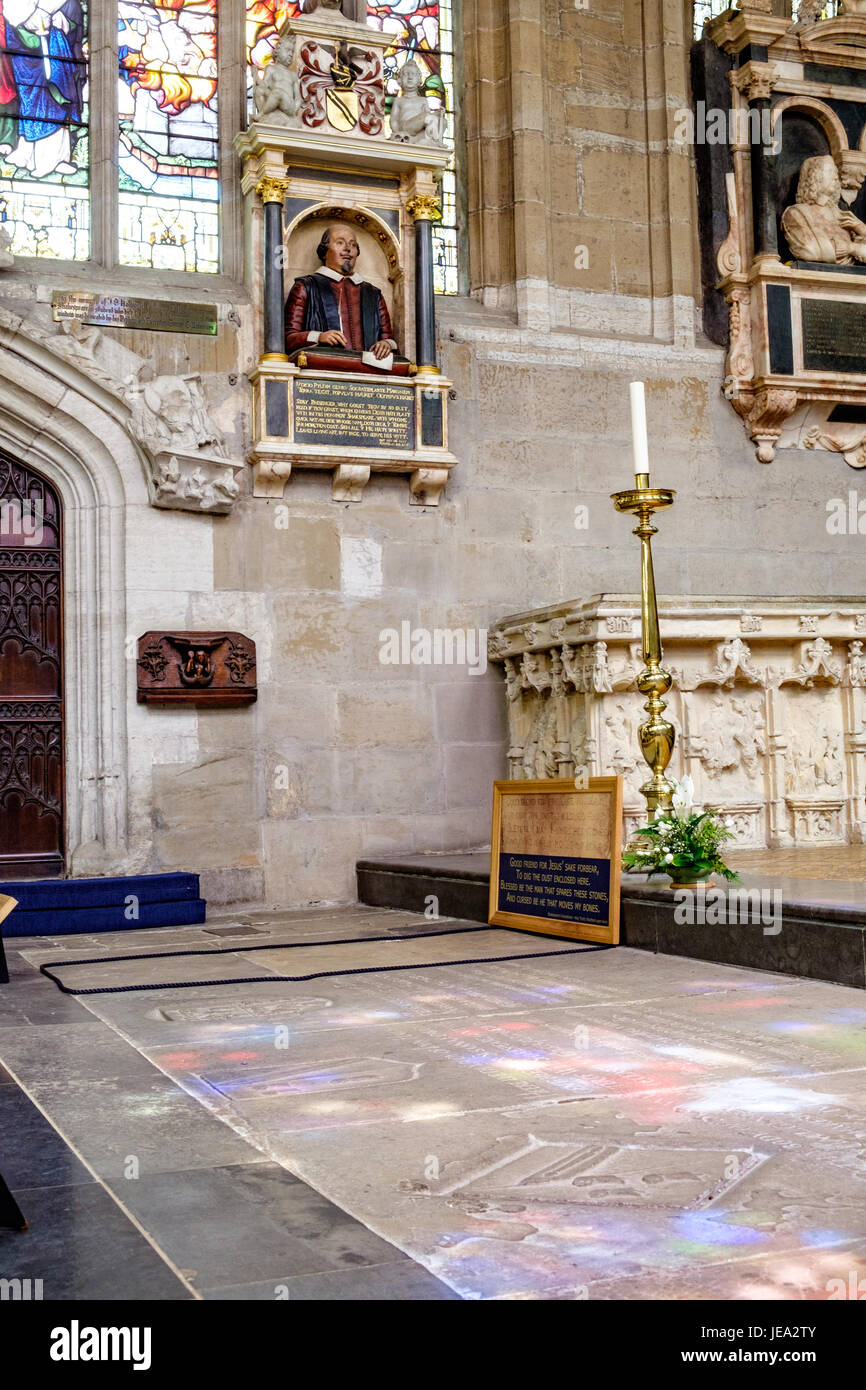 William shakespeare grave hi-res stock photography and images - Alamy