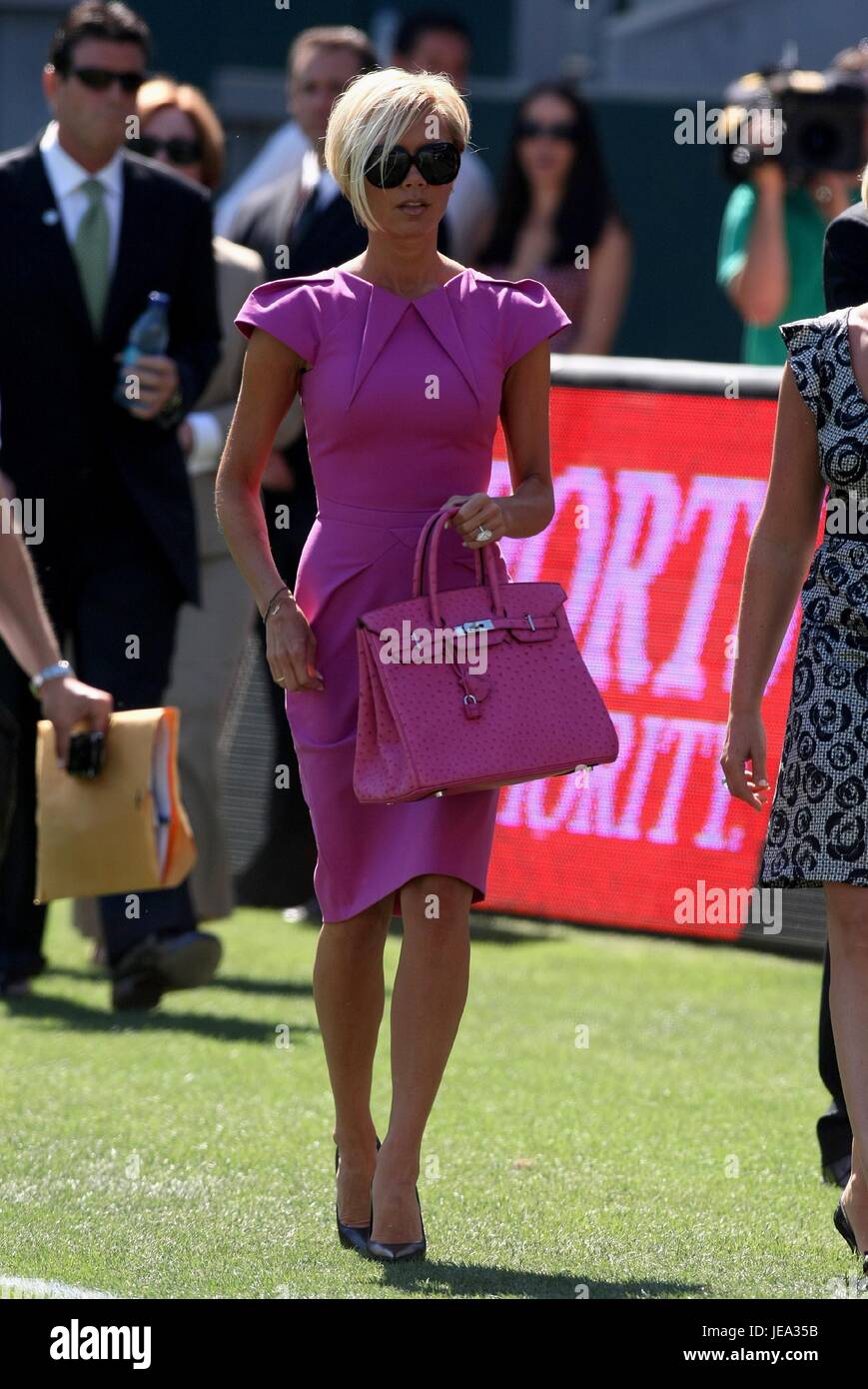 VICTORIA BECKHAM SINGER MRS DAVID BECKHAM HOME DEPOT CENTER CARSON ...