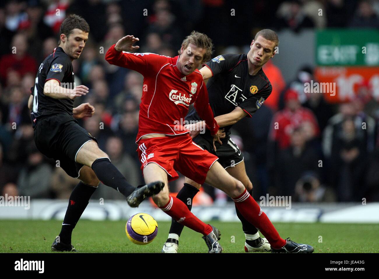 Peter crouch and michael carrick hi-res stock photography and images ...