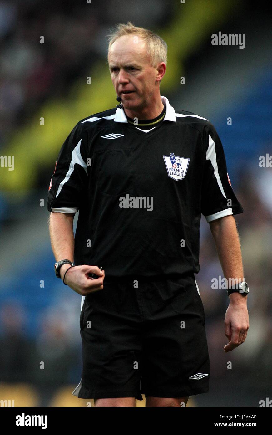 The referee peter walton hi-res stock photography and images - Alamy