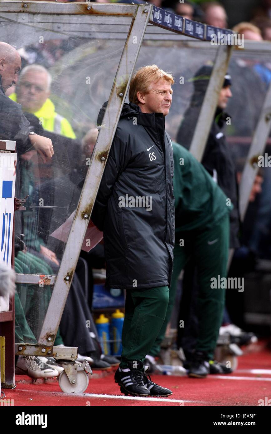 GORDON STRACHAN GLASGOW CELTIC FC TYNECASTLE STADIUM EDINBURGH SCOTLAND ...