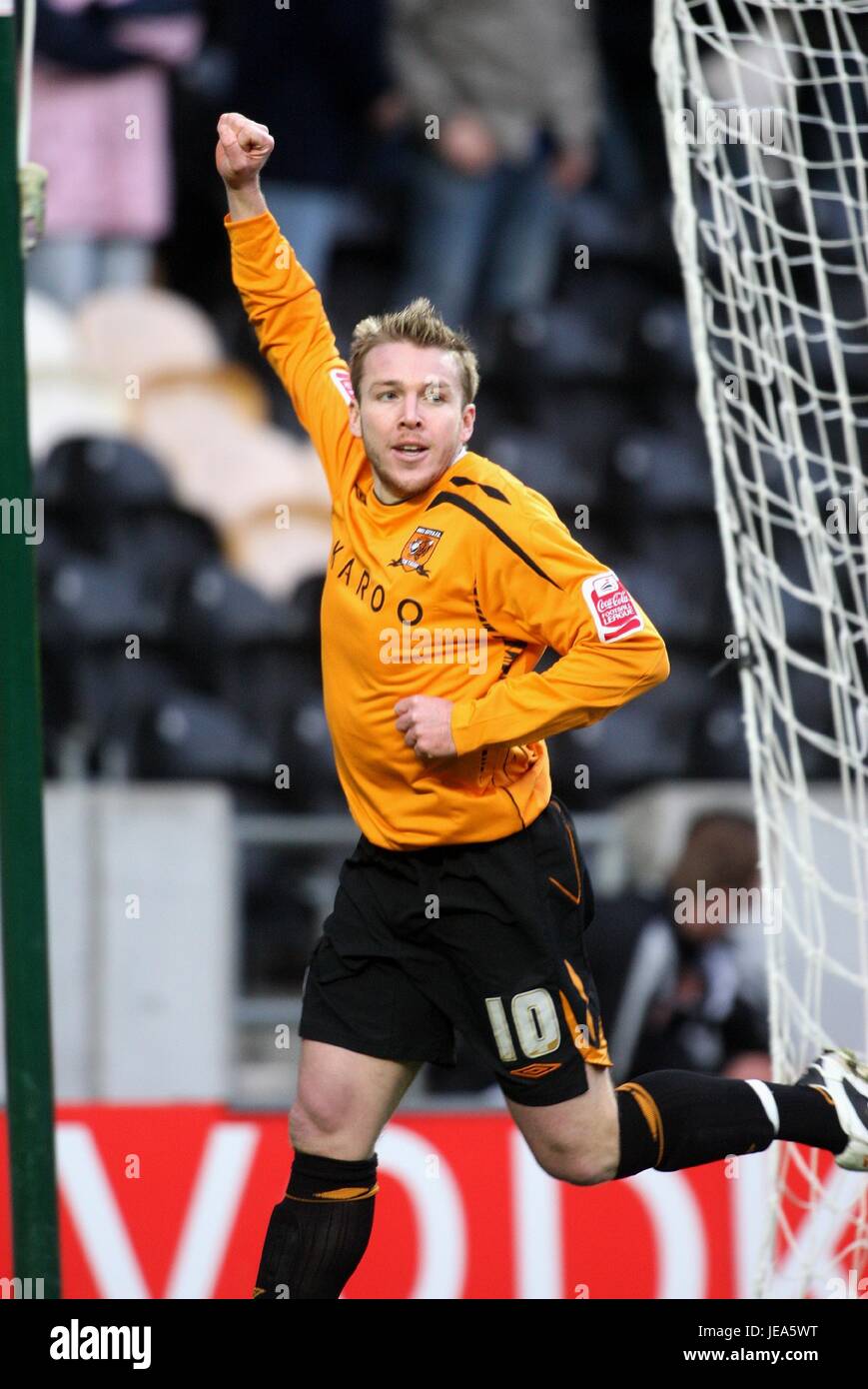 STEPHEN MCPHEE CELEBRATES GAOL HULL V CARDIFF KC STADIUM HULL ENGLAND ...