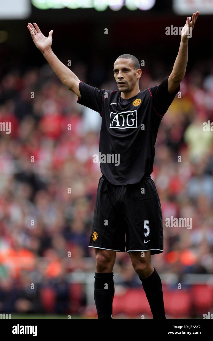 Rio ferdinand manchester united 2007 hi-res stock photography and ...