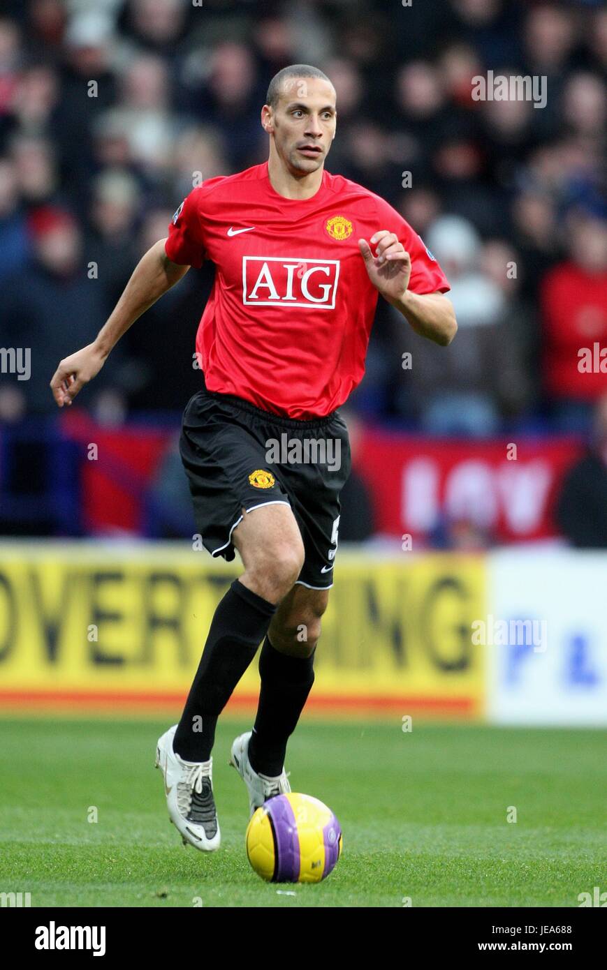 RIO FERDINAND MANCHESTER UNITED FC REEBOK STADIUM BOLTON ENGLAND 24 ...