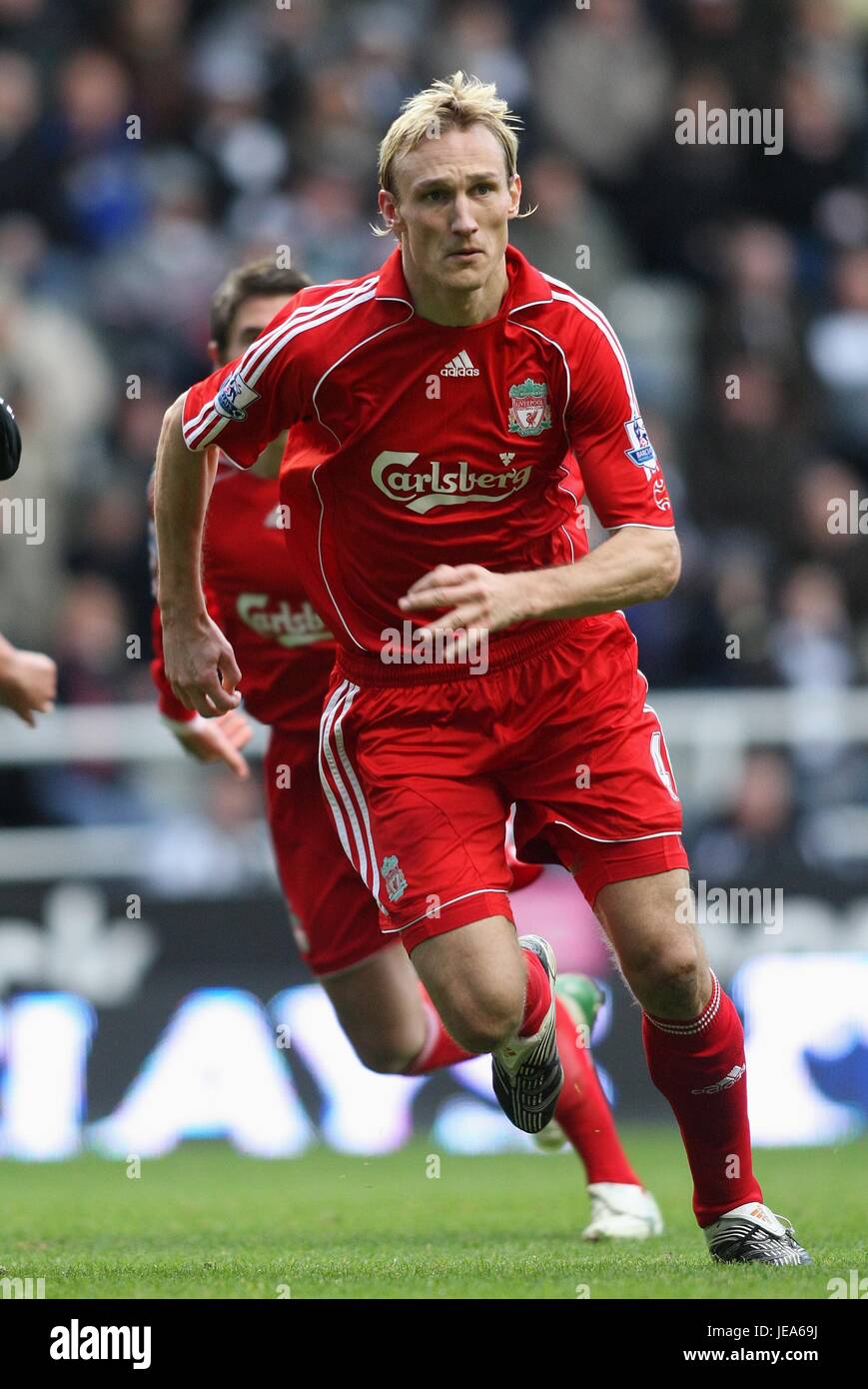 SAMI HYYPIA LIVERPOOL FC ST.JAMES PARK NEWCASTLE ENGLAND 24 November ...