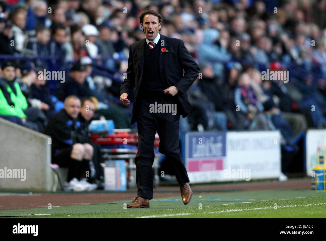 GARETH SOUTHGATE MIDDLESBROUGH FC MANAGER REEBOK STADIUM BOLTON ENGLAND ...