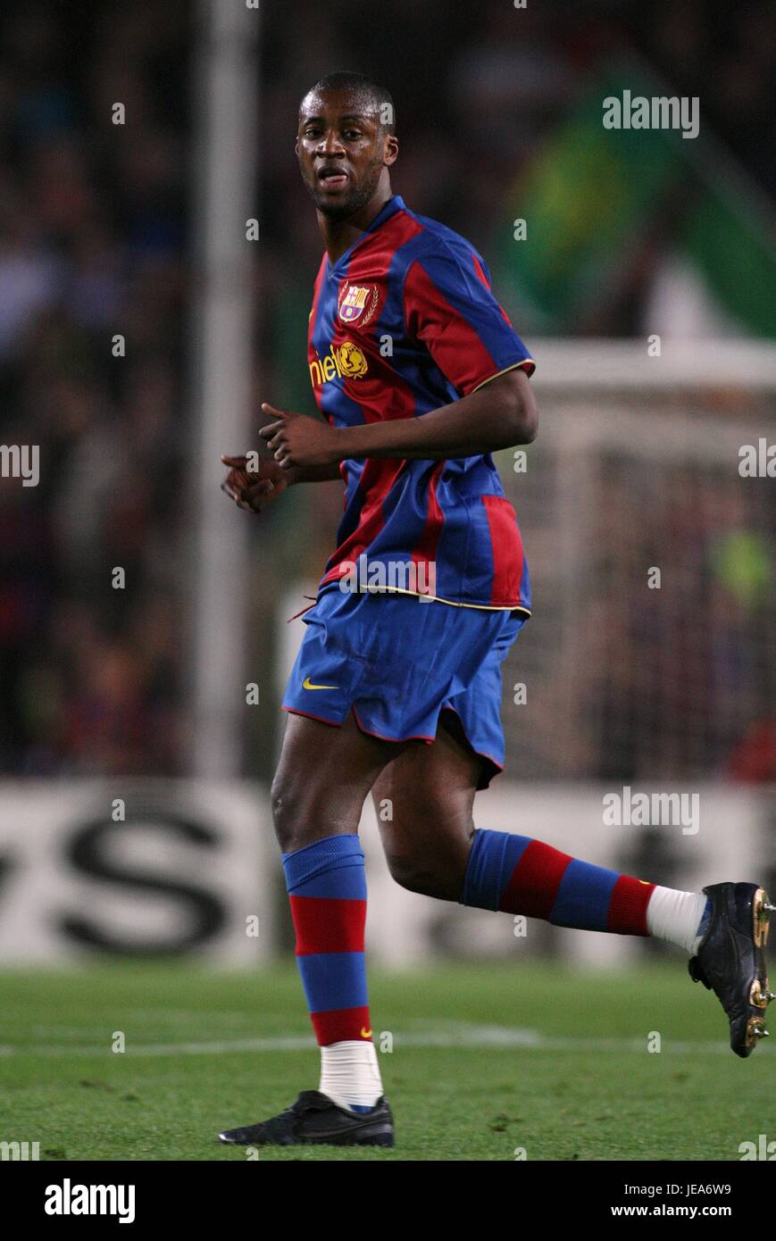 Yaya toure fc barcelona nou hi-res stock photography and images - Alamy