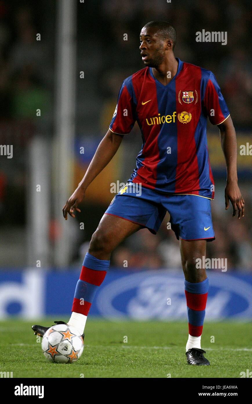 YAYA TOURE FC BARCELONA NOU CAMP BARCELONA SPAIN 07 November 2007 Stock ...