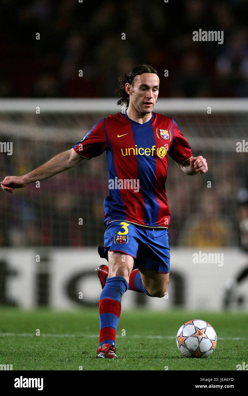 Gabriel milito fc barcelona hi-res stock photography and images - Alamy