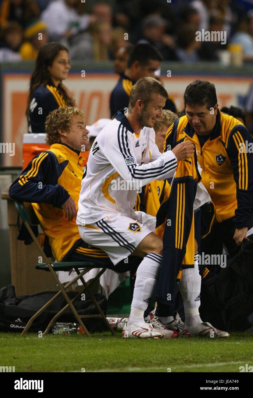 DAVID BECKHAM SITS ON CHRIS AL LA GALAXY V HOLLYWOOD UNITED HOME DEPOT ...
