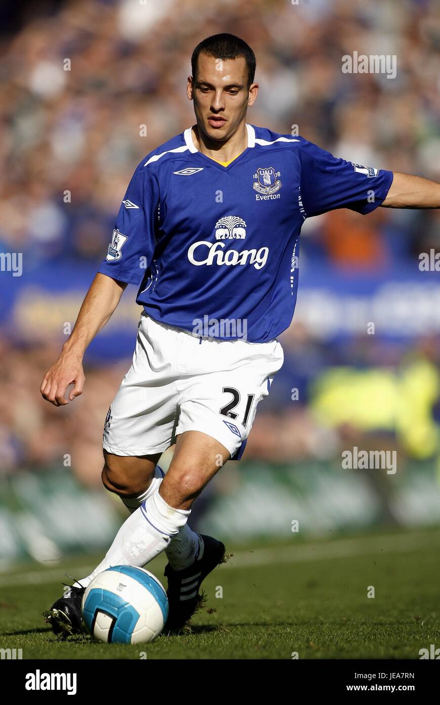 Leon osman of everton hi-res stock photography and images - Alamy