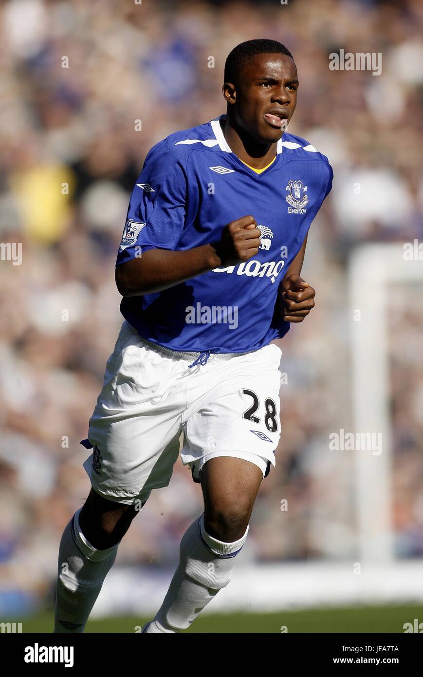 Full length victor anichebe hi-res stock photography and images - Alamy