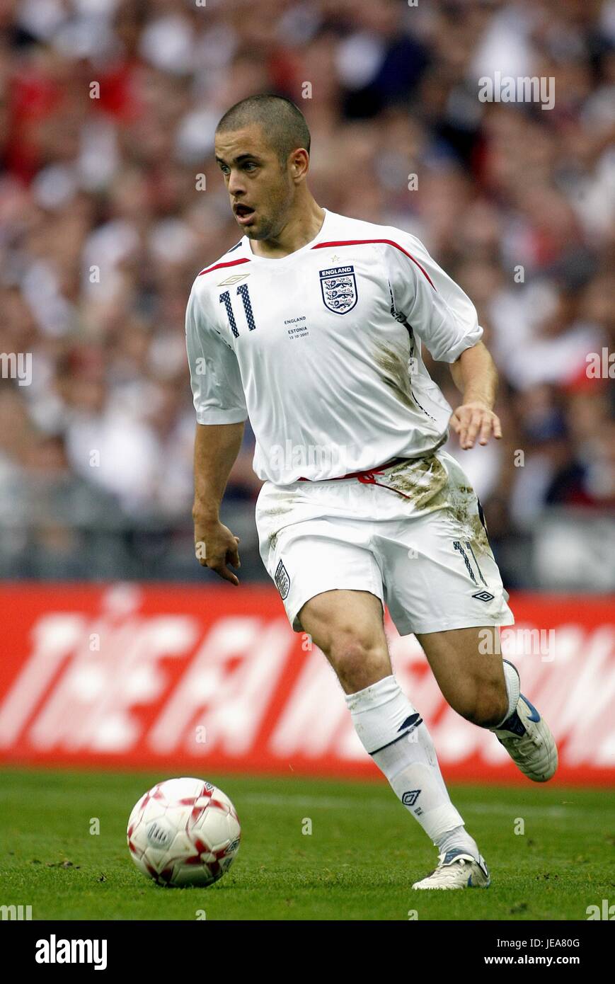 JOE COLE ENGLAND & CHELSEA FC WEMBLEY STADIUM LONDON ENGLAND 13 October ...