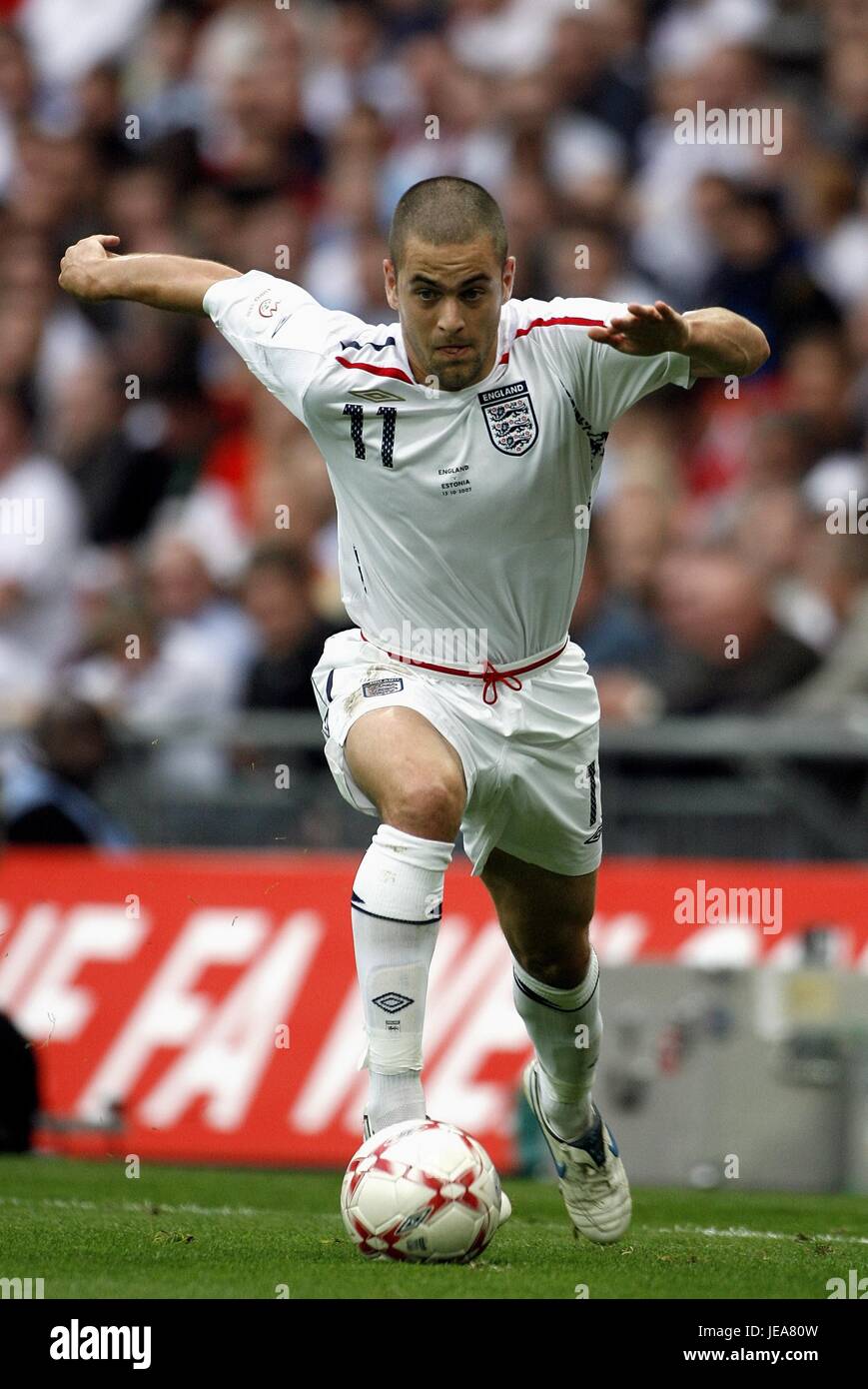 JOE COLE ENGLAND & CHELSEA FC WEMBLEY STADIUM LONDON ENGLAND 13 October ...