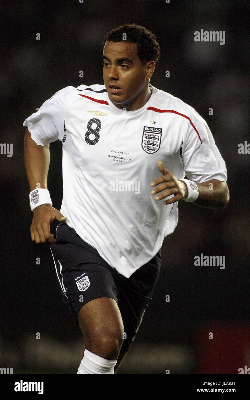 TOM HUDDLESTONE ENGLAND U21 & TOTTENHAM WALKERS STADIUM LEICESTER ...