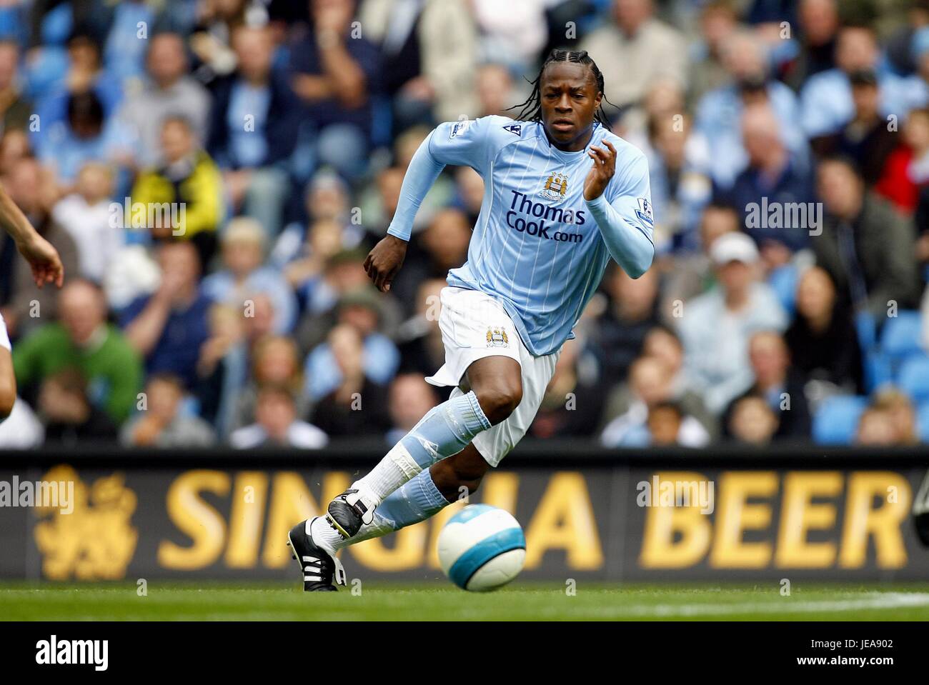 EMILE MPENZA MANCHESTER CITY FC CITY OF MANCHESTER STADIUM MANCHESTER ...
