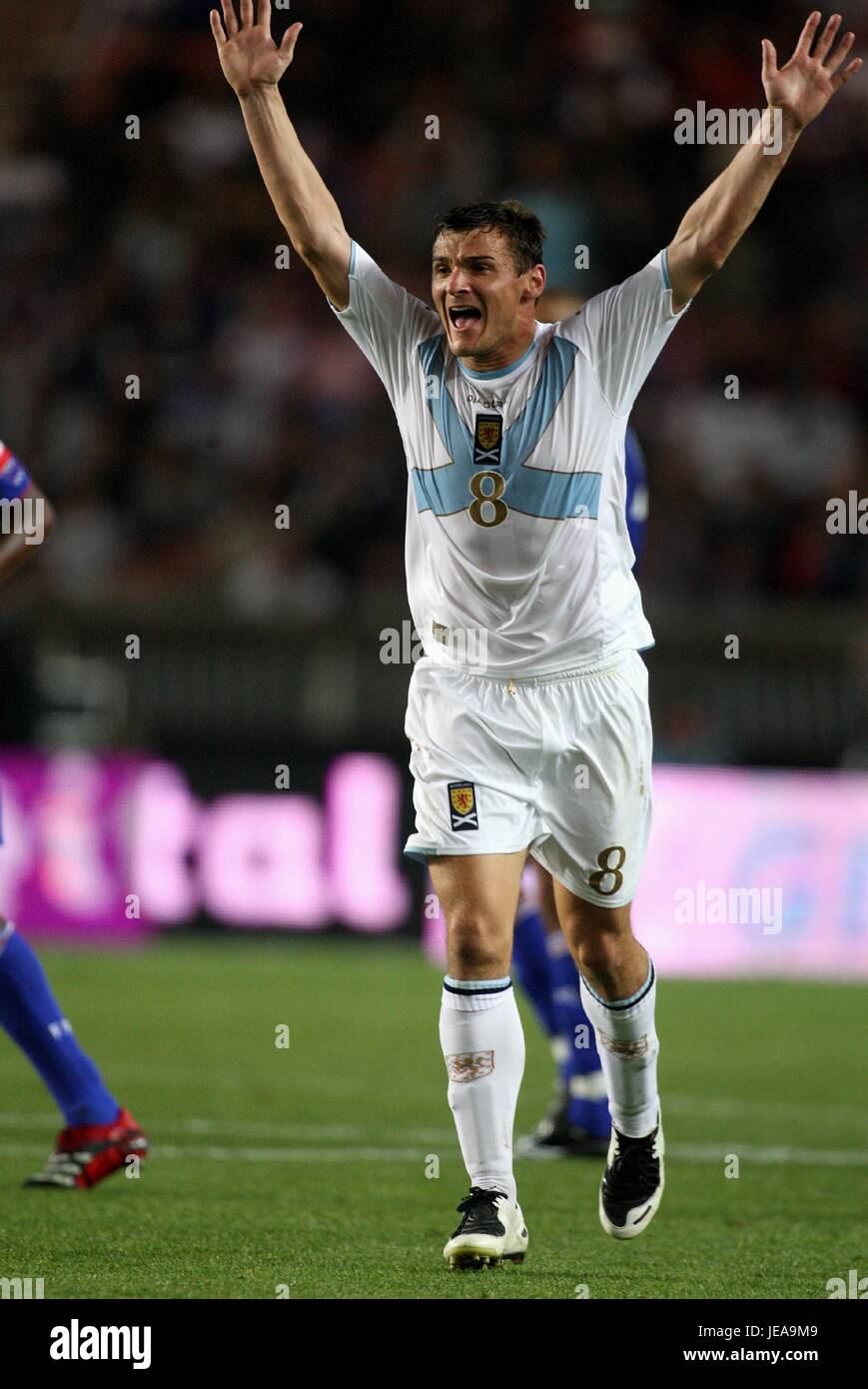 LEE MCCULLOCH SCOTLAND & GLASGOW RANGERS FC PARC DES PRINCES PARIS ...