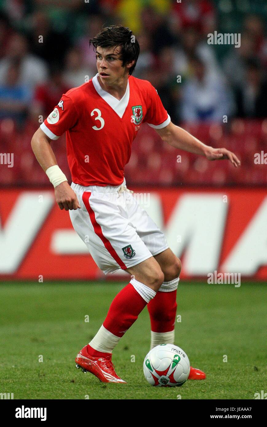 GARETH BALE WALES & TOTTENHAM HOTSPUR FC MILLENNIUM STADIUM CARDIFF ...