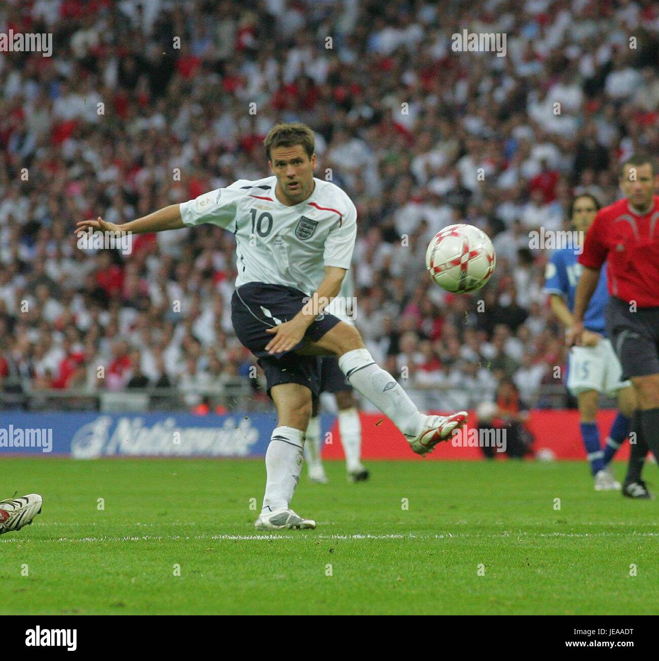 MICHAEL OWEN SCORES ENGLAND V ISRAEL WEMBLEY STADIUM LONDON ENGLAND 08 ...