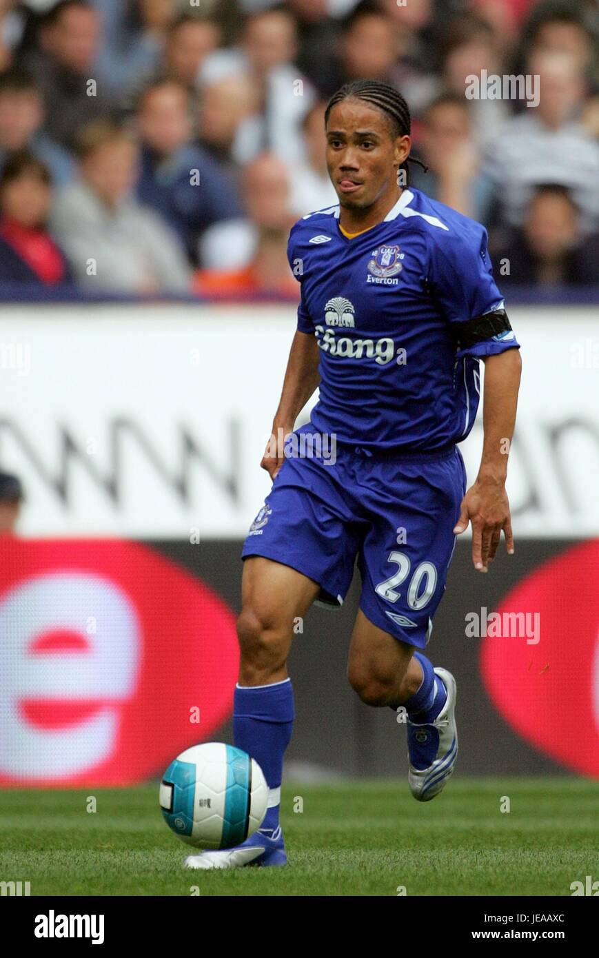 STEVEN PIENAAR EVERTON FC REEBOK STADIUM BOLTON ENGLAND 01 September ...