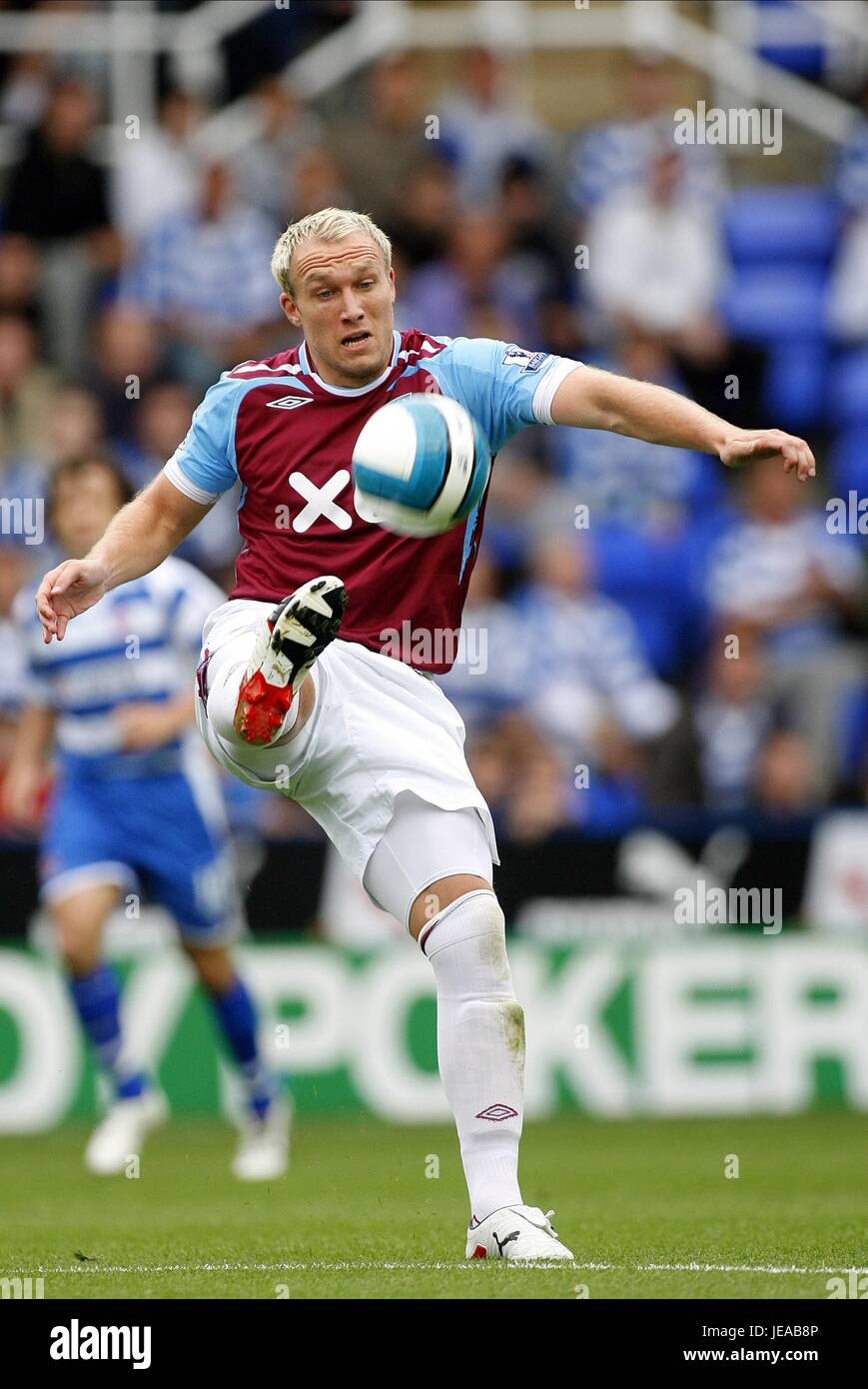 DEAN ASHTON READING V WEST HAM UNITED MADEJSKI STADIUM READING ENGLAND ...