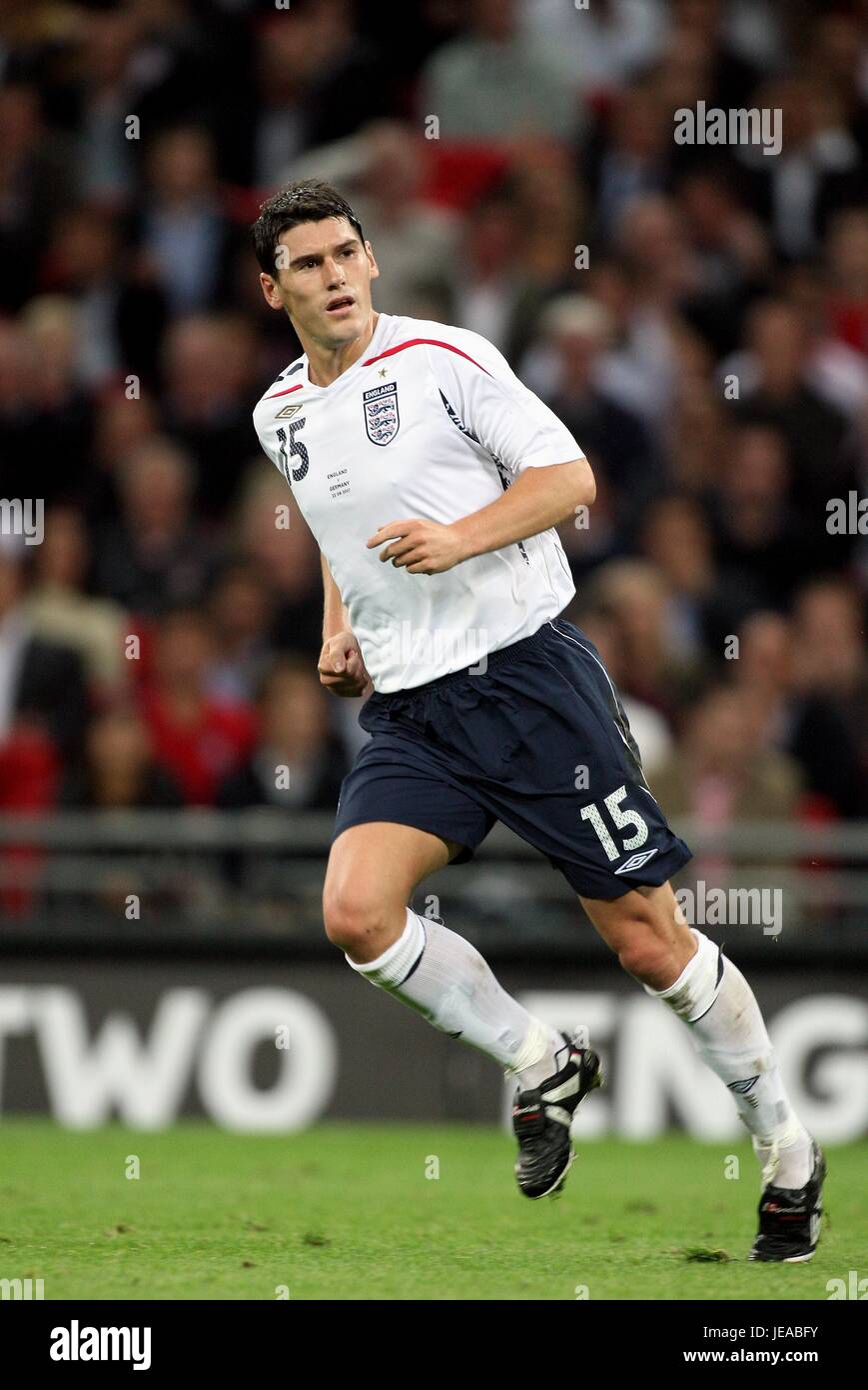 GARETH BARRY ENGLAND & ASTON VILLA FC WEMBLEY LONDON ENGLAND 22 August ...