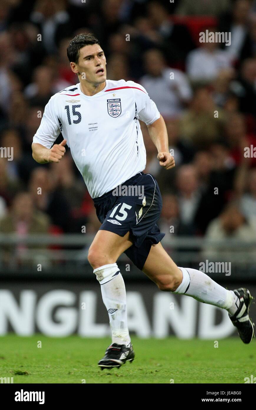 GARETH BARRY ENGLAND & ASTON VILLA FC WEMBLEY LONDON ENGLAND 22 August ...