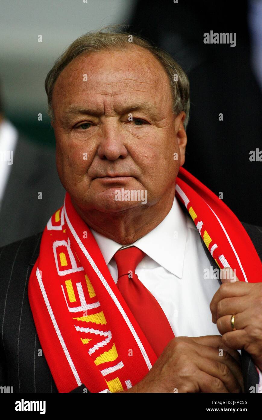 TOM HICKS LIVERPOOL FC CO OWNER ANFIELD LIVERPOOL ENGLAND 19 August ...