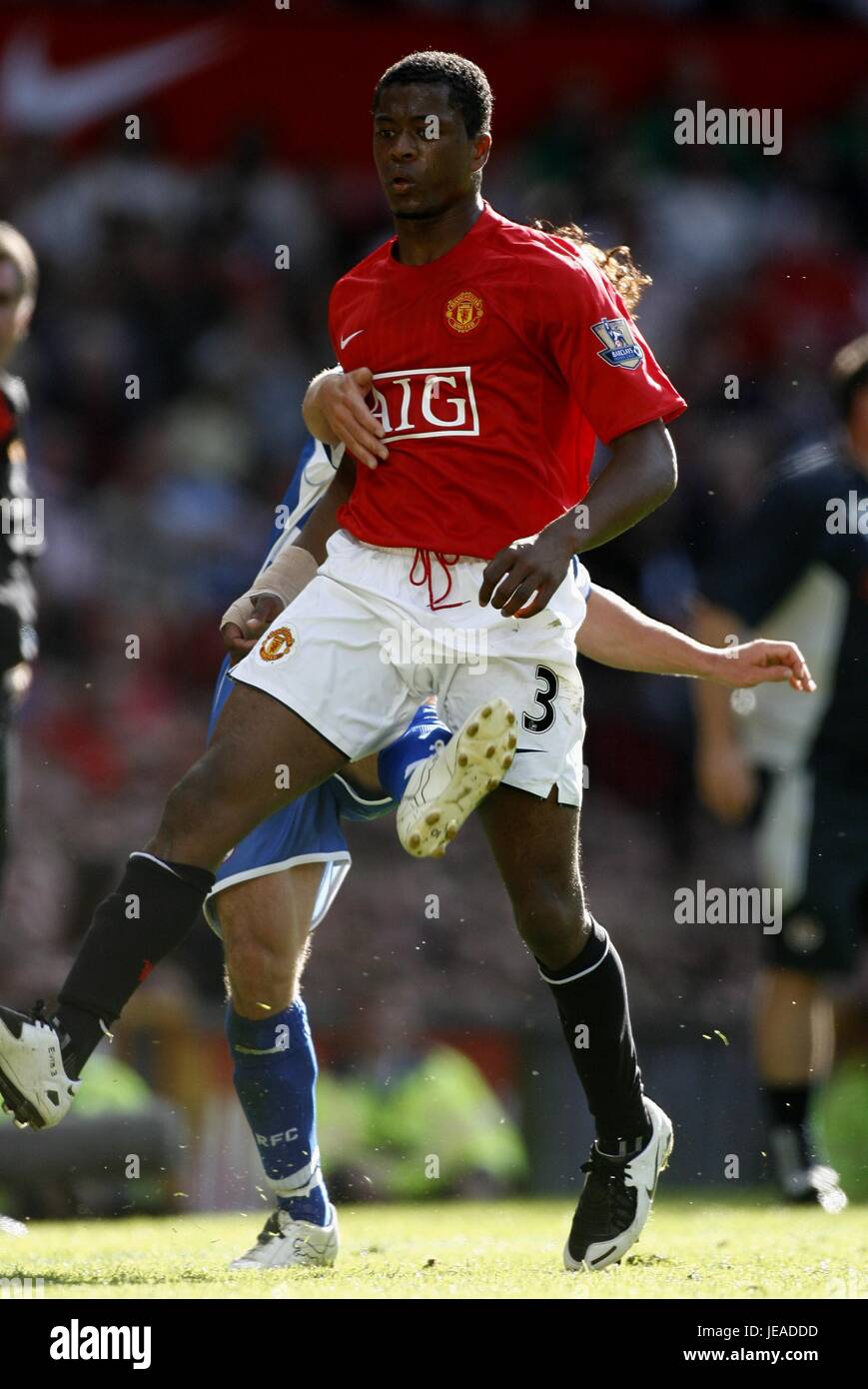 STEPHEN HUNT & PATRICE EVRA MANCHESTER UNITED V READING OLD TRAFFORD ...