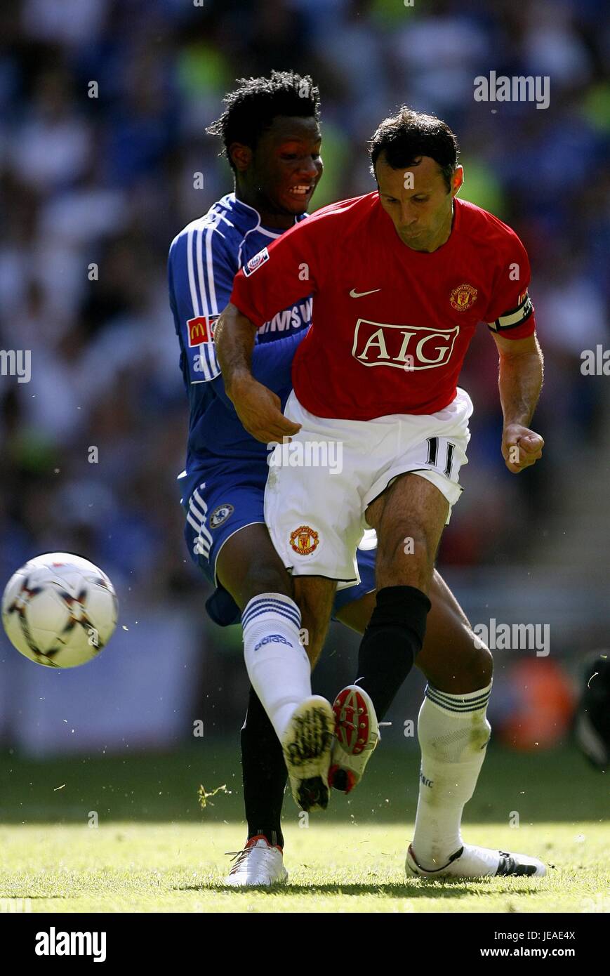 JOHN OBI MIKEL & RYAN GIGGS MANCHESTER UNITED FC WEMBLEY LONDON ENGLAND ...