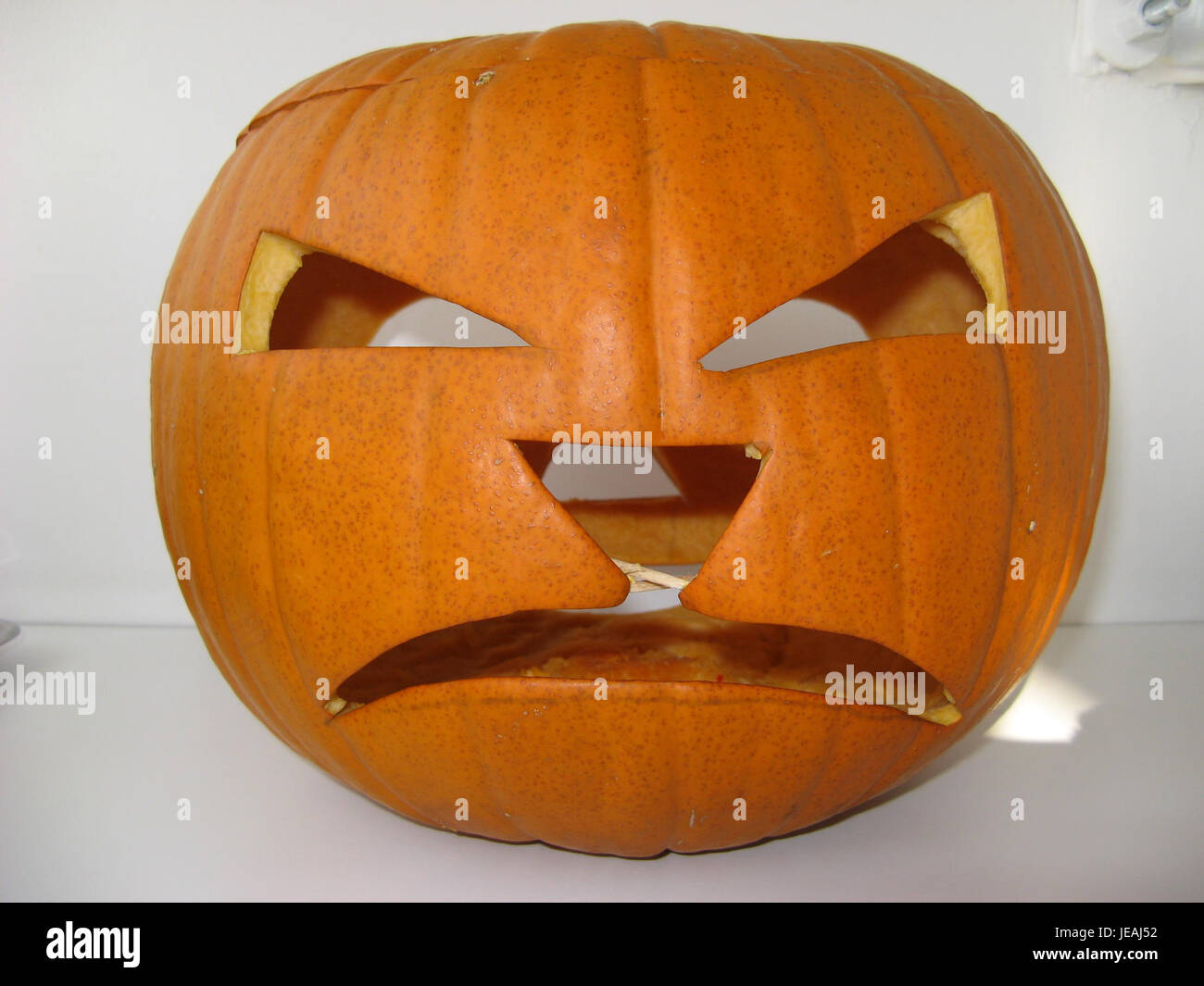 A humorous take on a Halloween pumpkin (courge) with a passive ...