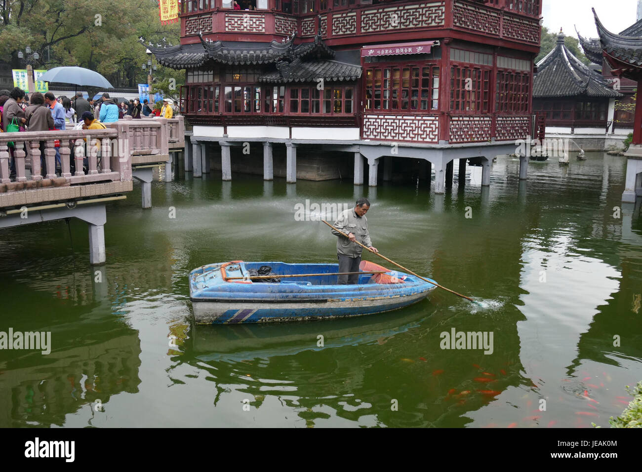 The Jiuqu Bridge in Yuyuan Park, Shanghai, is an iconic stone bridge ...