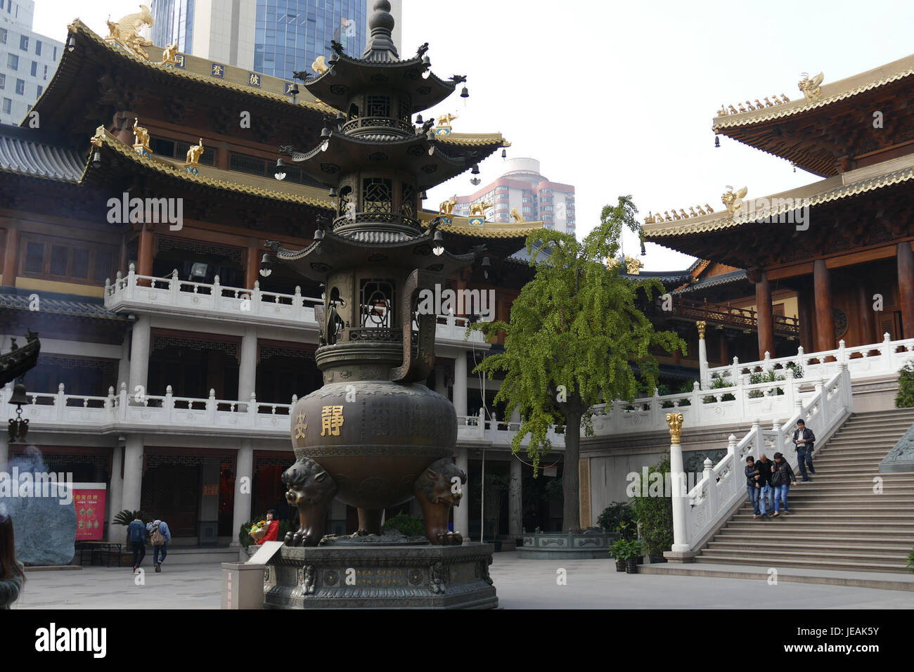 2014.11.17.121615 Jing'an Temple Shanghai Stock Photo - Alamy