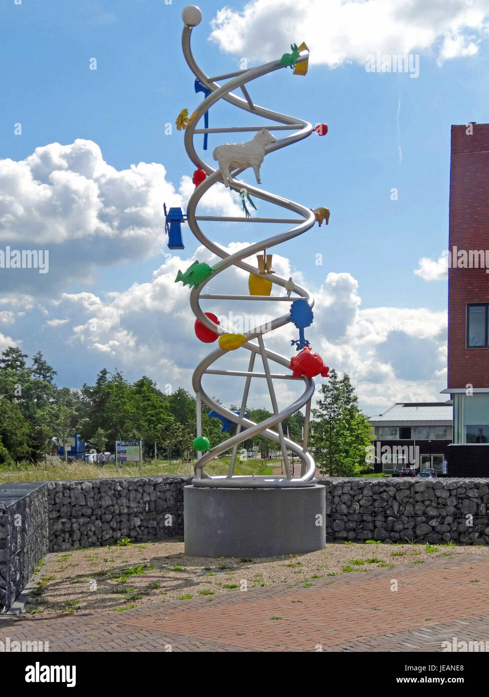 'Dubbele helix2' by Nicolas Dings is a contemporary art piece that ...