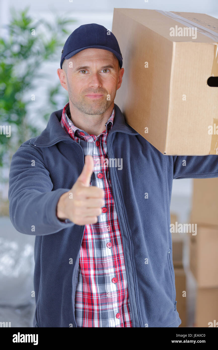 man delivering boxes during house move Stock Photo - Alamy