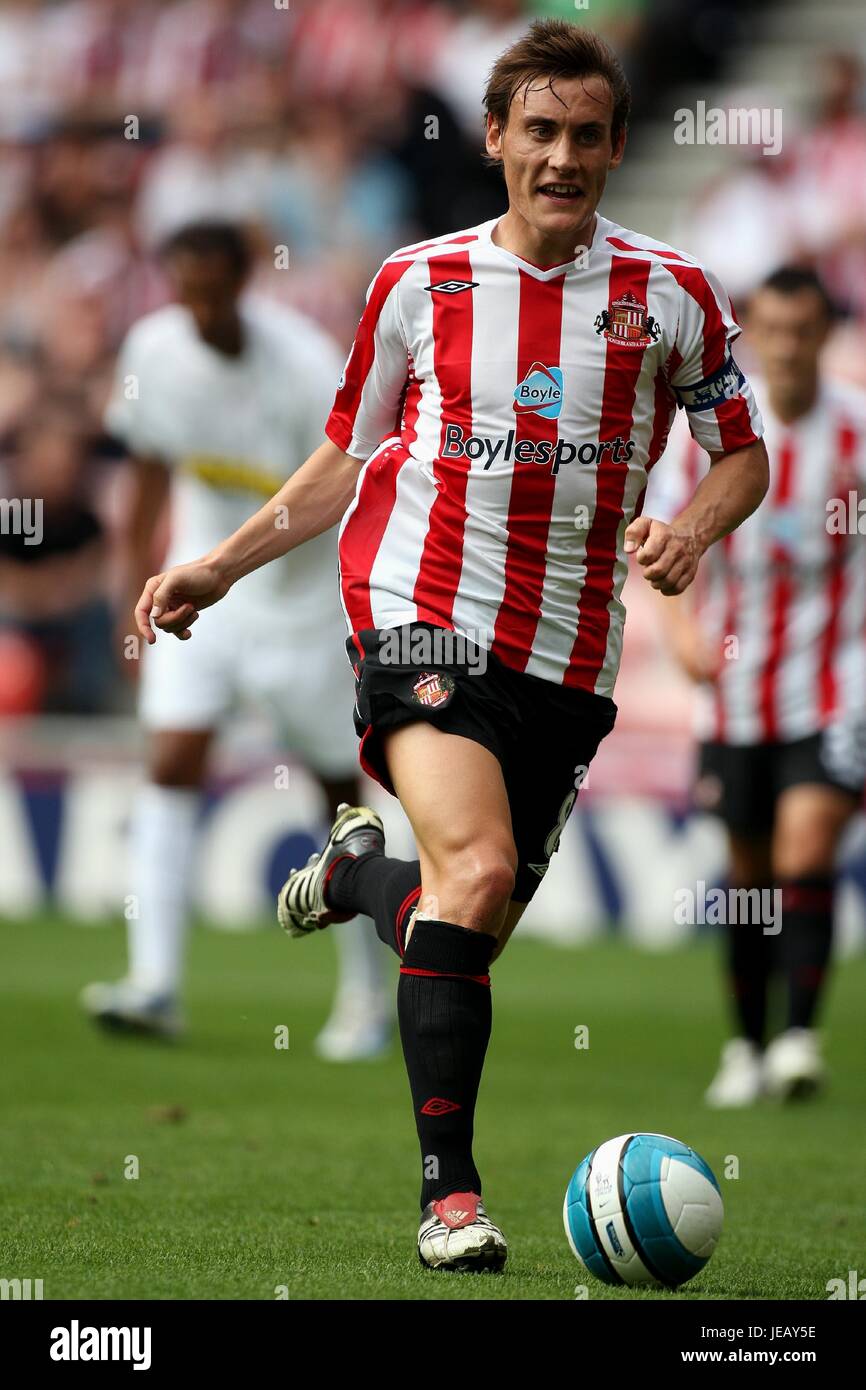 DEAN WHITEHEAD SUNDERLAND FC STADIUM OF LIGHT SUNDERLAND ENGLAND 04 ...